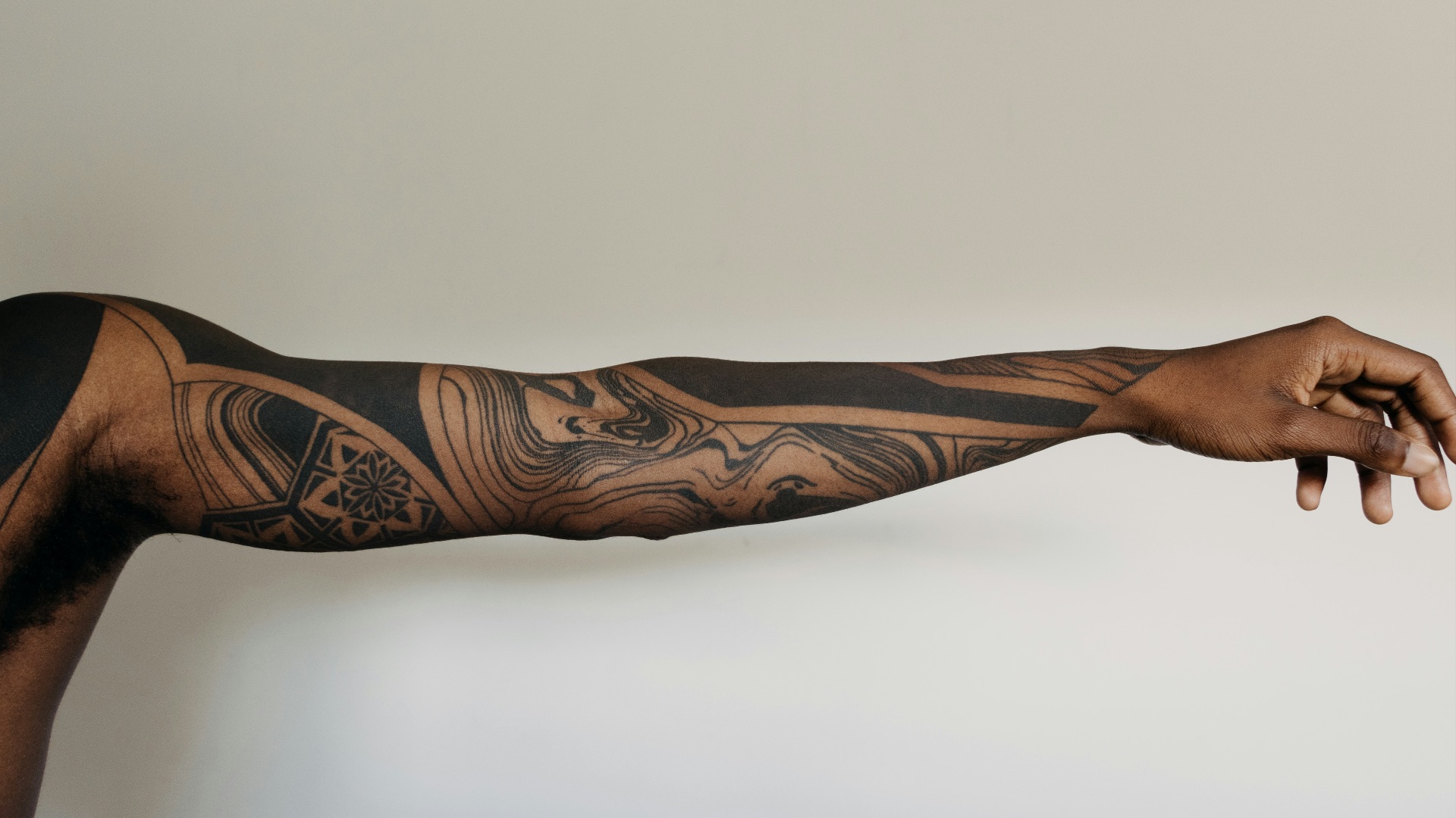 Custom vs. flash tattoos: 10 reasons to go personalized & 10 for premade