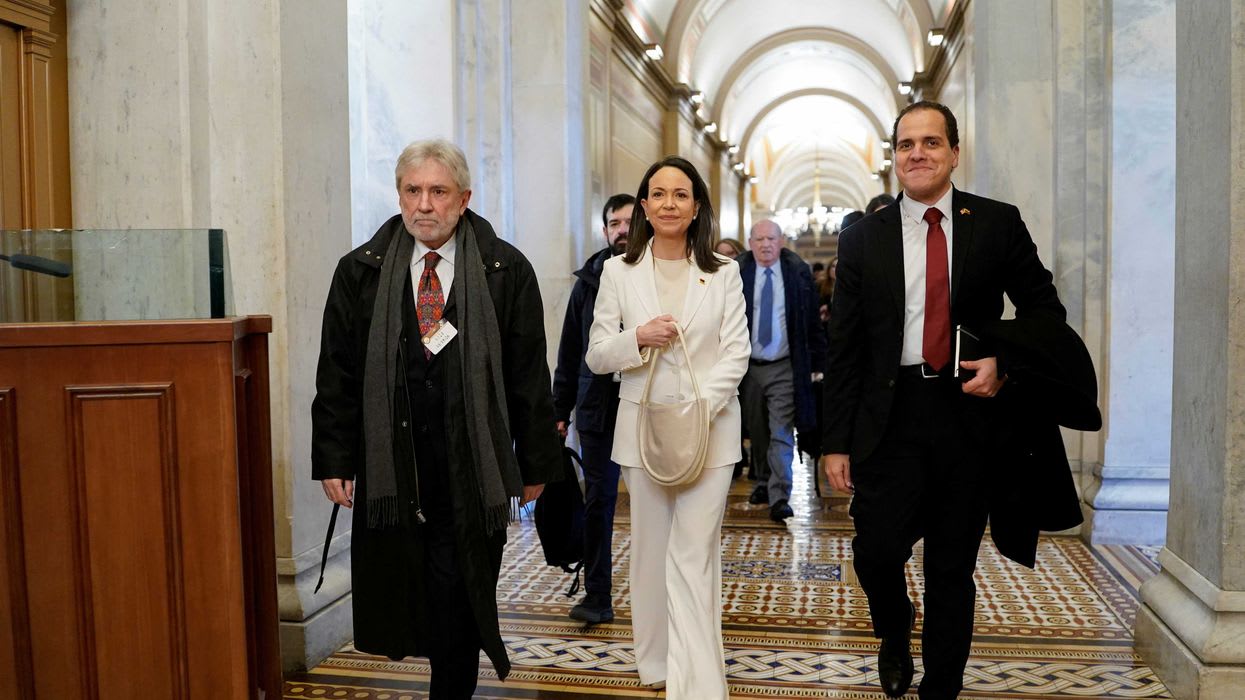 Foreign leader stuns with gift to Trump