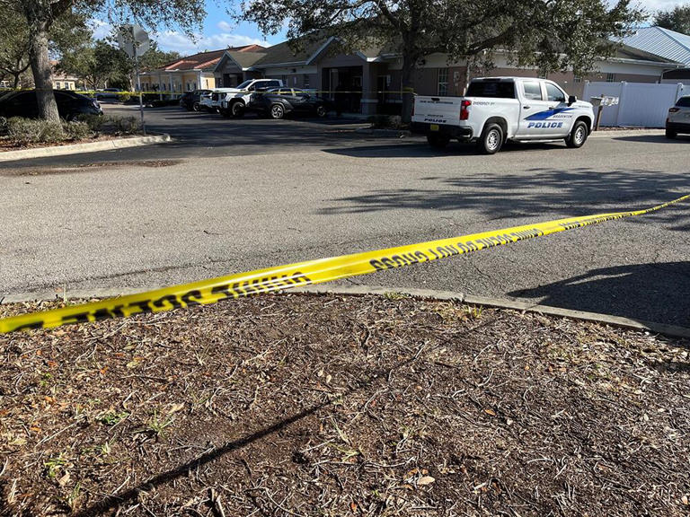 Two women shot inside Bradenton medical lab; one is dead, suspect in ...