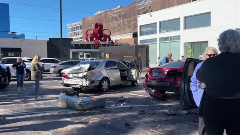 Chase suspect crashes into vehicles at River Oaks shopping center ...