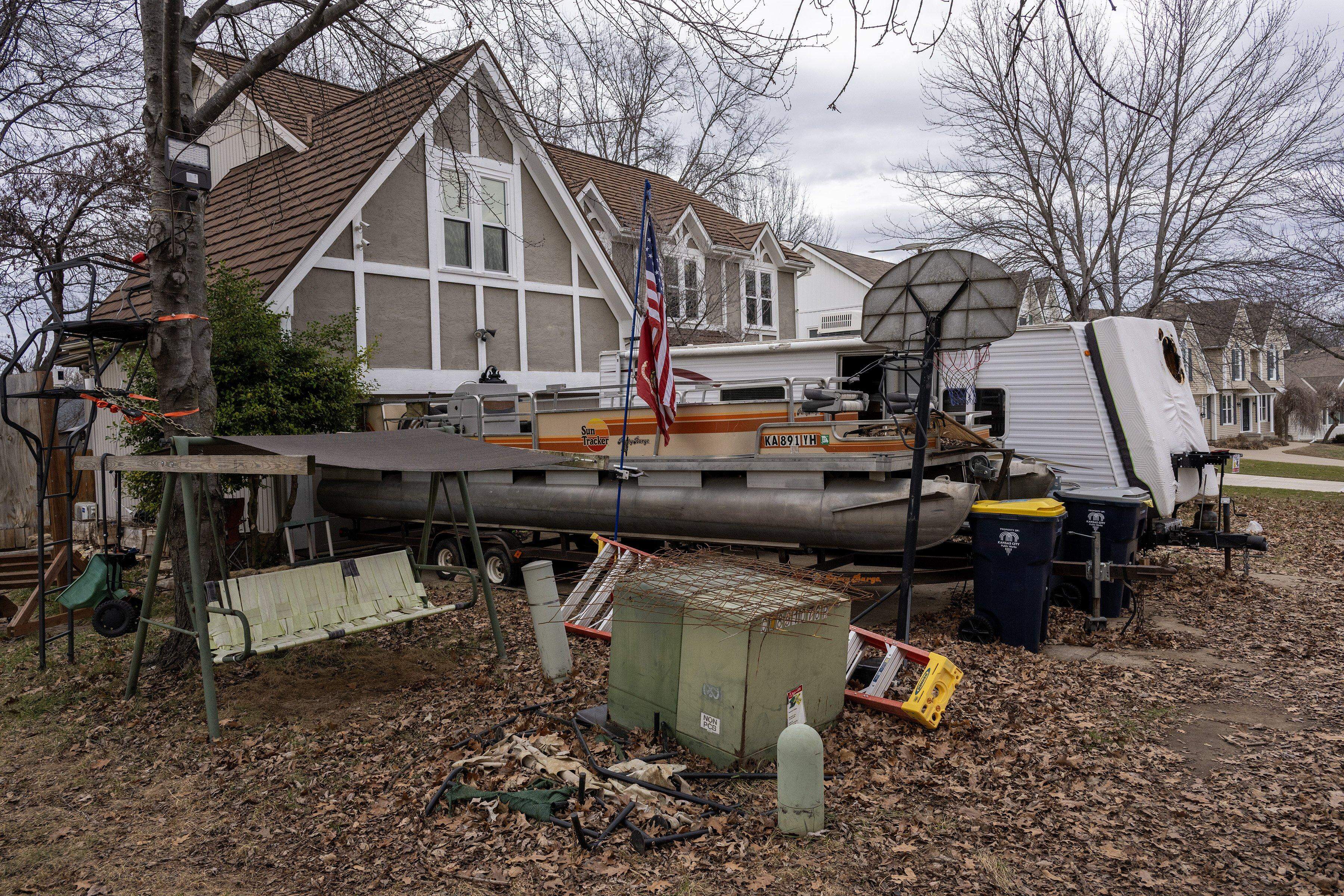 KC man accused of killing neighbor to seek 'stand your ground' defense ...