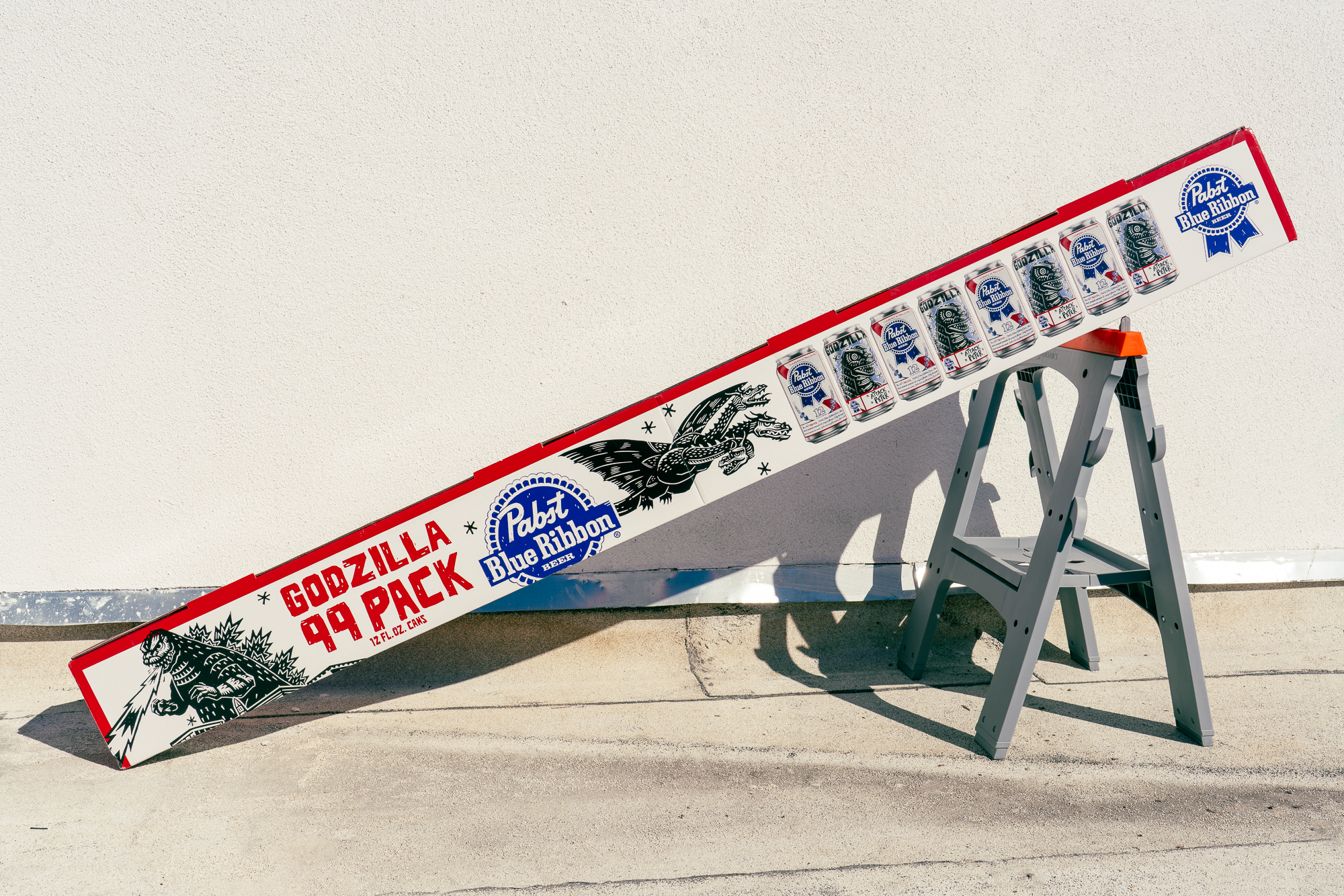 Pabst Blue Ribbon unveils 99-can beer pack — with a helping hand from ...