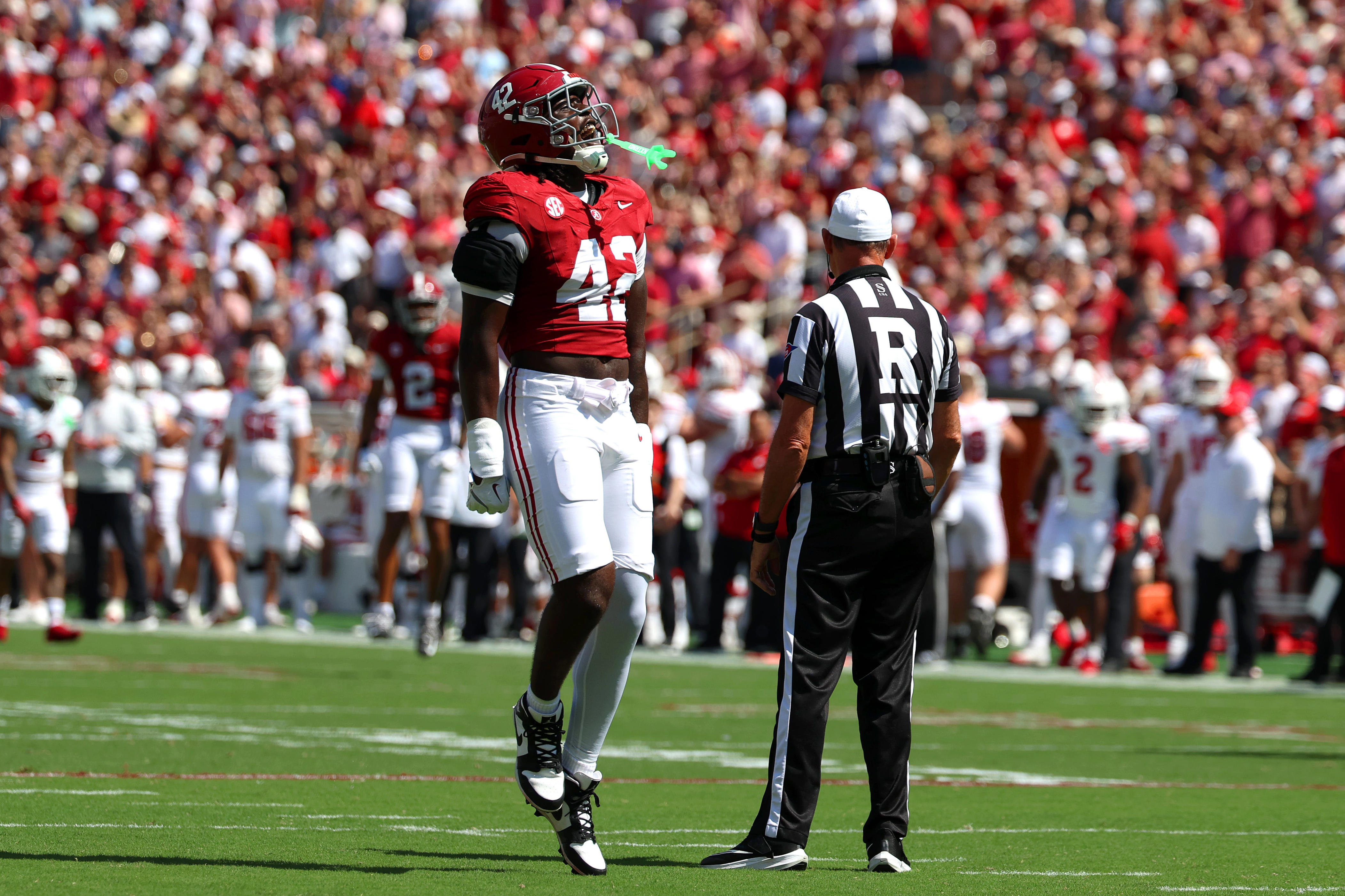 Alabama star outside linebacker announces return for 2026 season