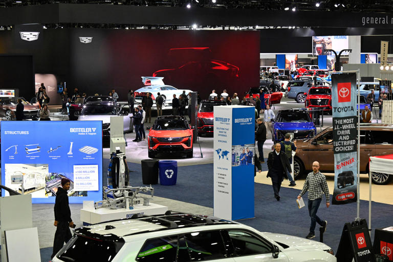 At Detroit auto show, spotlight dims for EVs