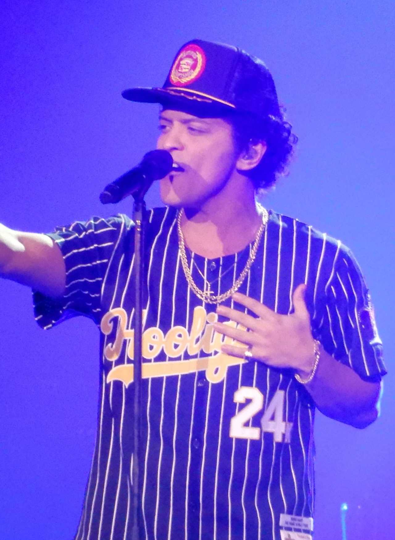 Bruno Mars puts stadiums back on his schedule for 2026