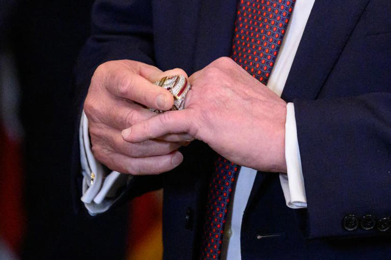 Donald Trump immediately leaves after NHL team gives him gifts he didn ...