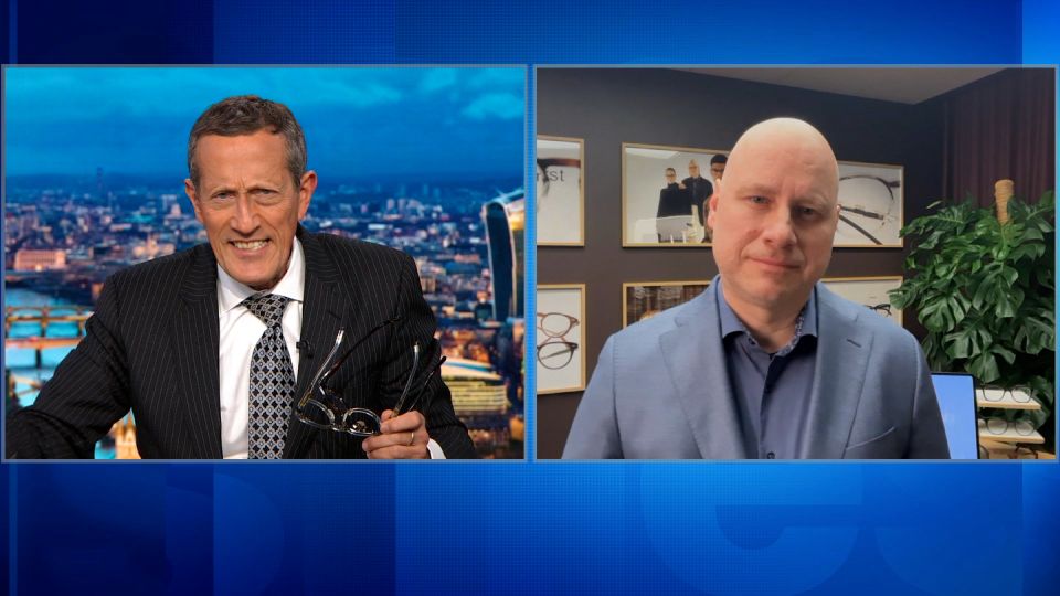 Finnish eyewear company makes glasses that 'autofocus' lenses to eye ...