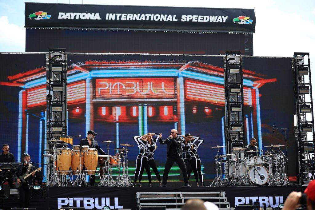 Hotel, motel, Morton Amphitheater: Superstar Pitbull announces KC-area show