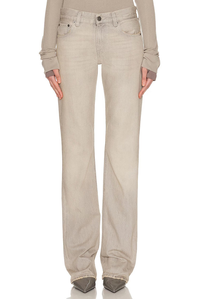 Connor Storrie just made this unexpected denim color look cooler than ...