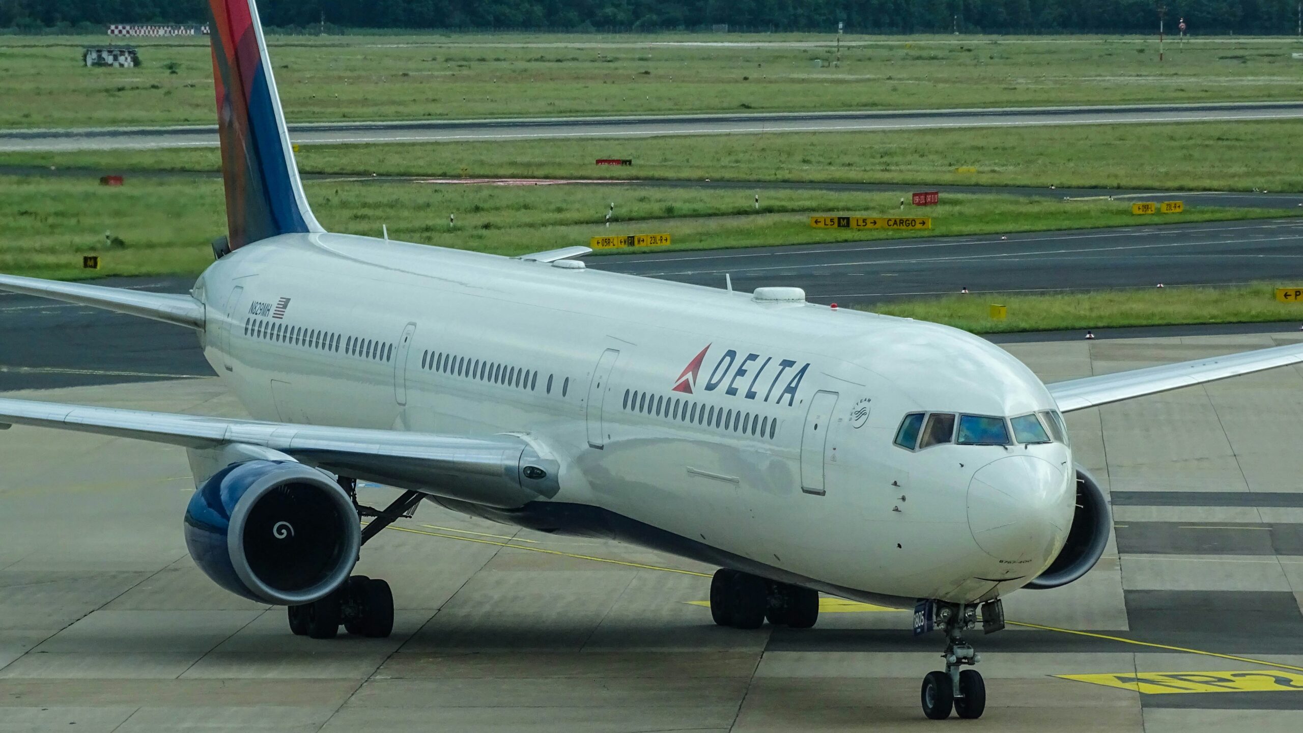 Delta splurges on 30 Boeing 787-10 jets and locks in 30 more on deck