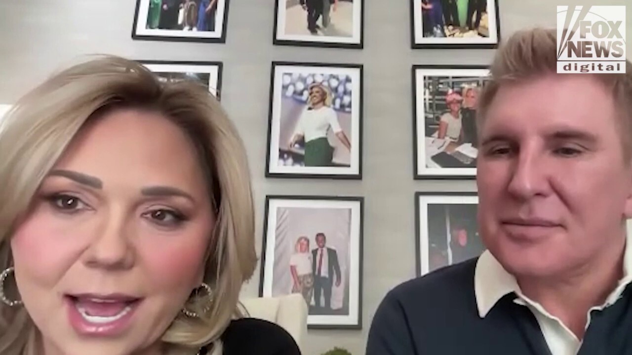 Todd Chrisley jokes God 'took a coffee break' during Julie's 'Masked ...