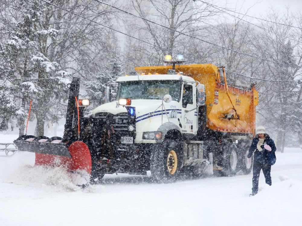 Snow warning raised to 'orange' level, school buses cancelled in Ottawa
