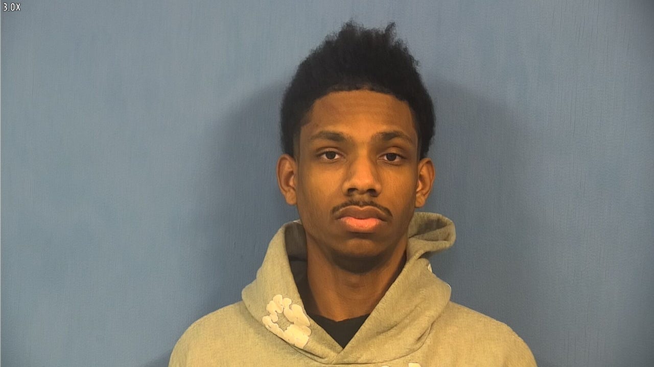 Man accused of high-speed chase through Chicago suburbs, fleeing police ...