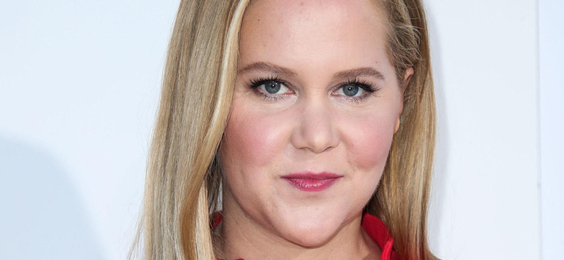 Why Amy Schumer’s latest photos have friends quietly watching