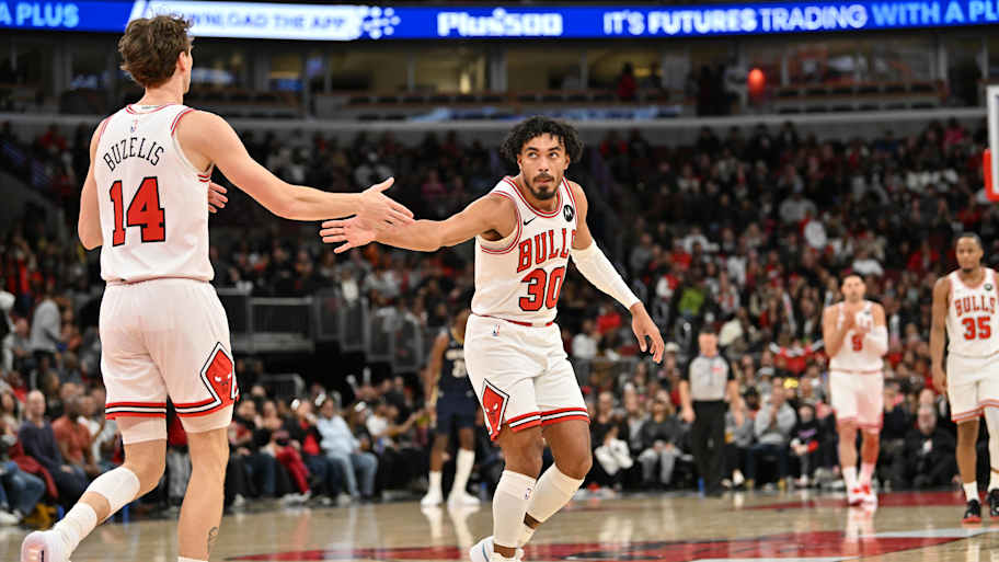 Bulls' Tre Jones makes game-winning baseball-like pass in front of Cubs ...