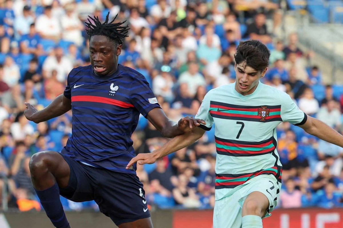 Transfermarkt im Liveticker: 60 Millionen Ausstiegsklausel! Augsburg ...