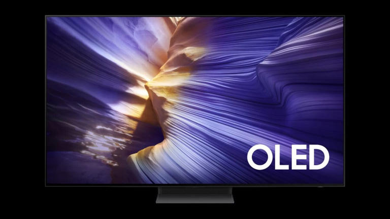 Save $1,500 on 77″ Samsung OLED 4K TV with content upscaling