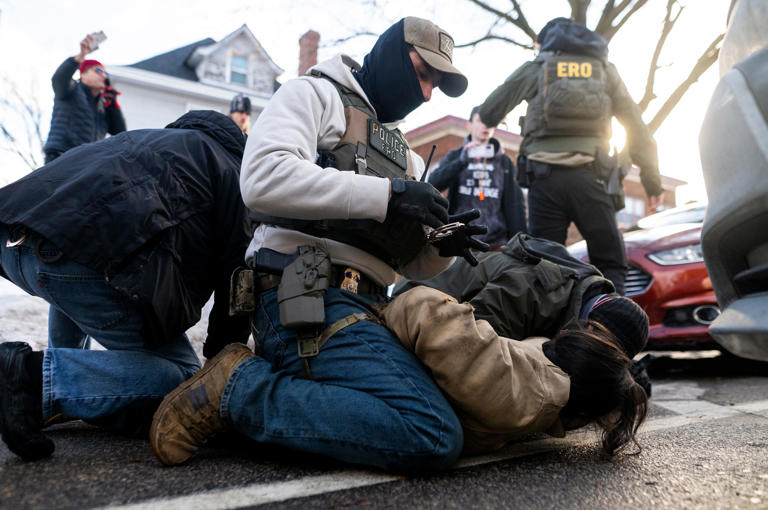 Minnesota ACLU files suit against the federal government alleging ICE ...