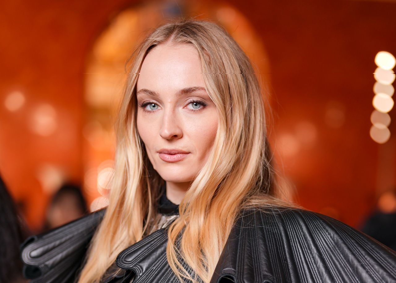 Sophie Turner ditches her signature blonde and debuts her darkest hair ...