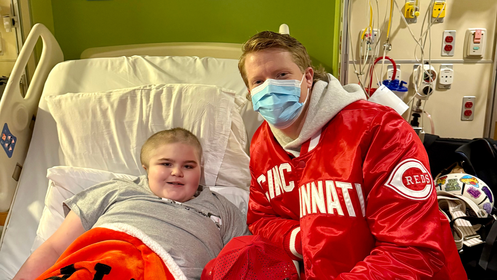 Reds pitcher Andrew Abbott visits Cincinnati Children’s Hospital before ...