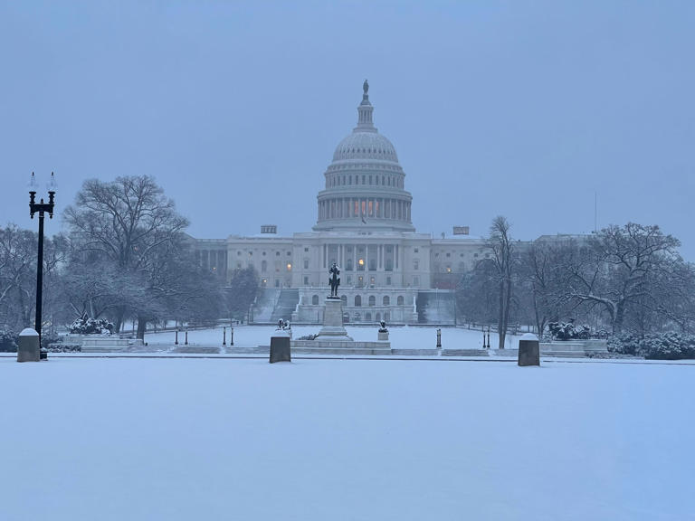 Holiday weekend snow could impact several major cities along I-95 ...