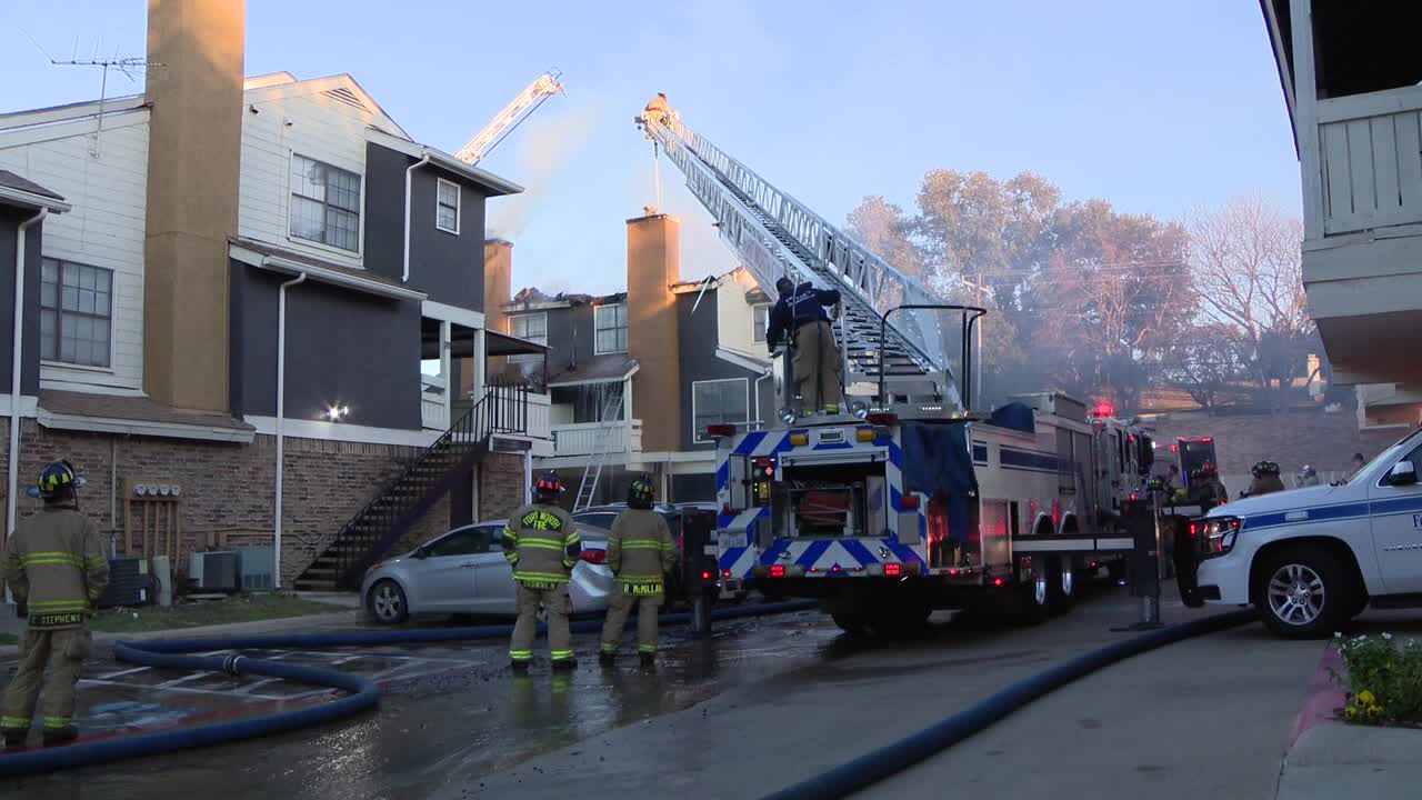 Fort Worth apartment fire displaces several families