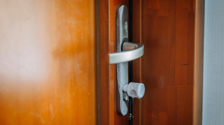 Some people wrap their door locks in aluminum foil during winter — and ...