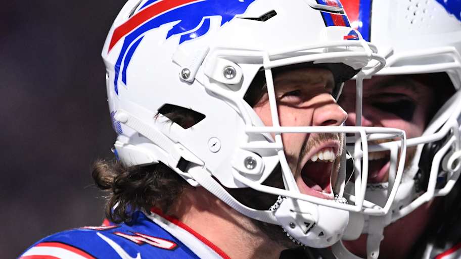 Josh Allen has perfect husband reaction to Hailee Steinfeld Broncos ...