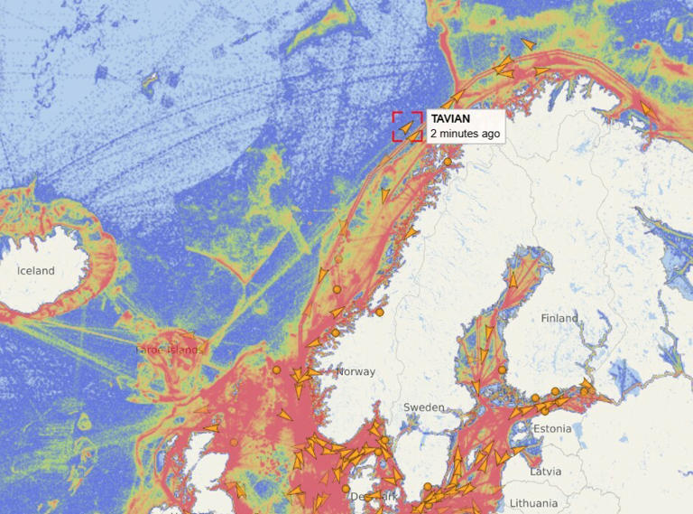 La petroliera «zombie» della flotta ombra russa costretta dalla ...