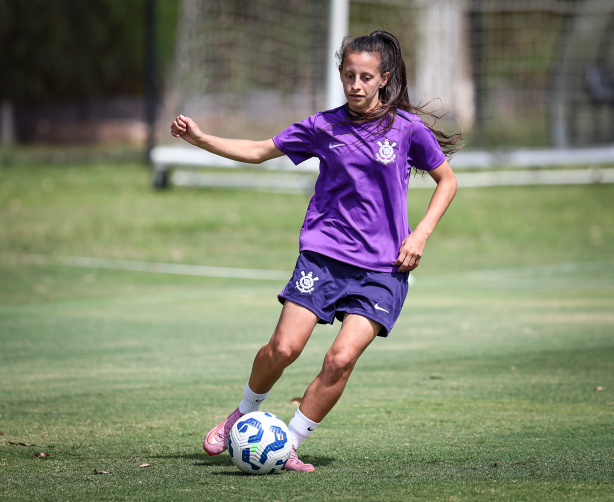 Nova atacante do Corinthians celebra reencontro com treinador e fala ...