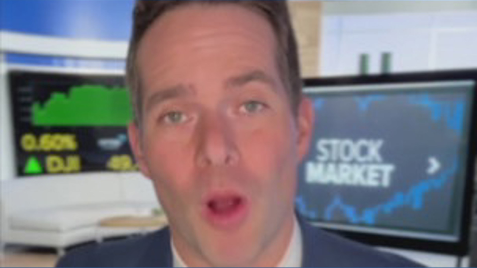 House committee advances bill banning Congress from buying new stocks