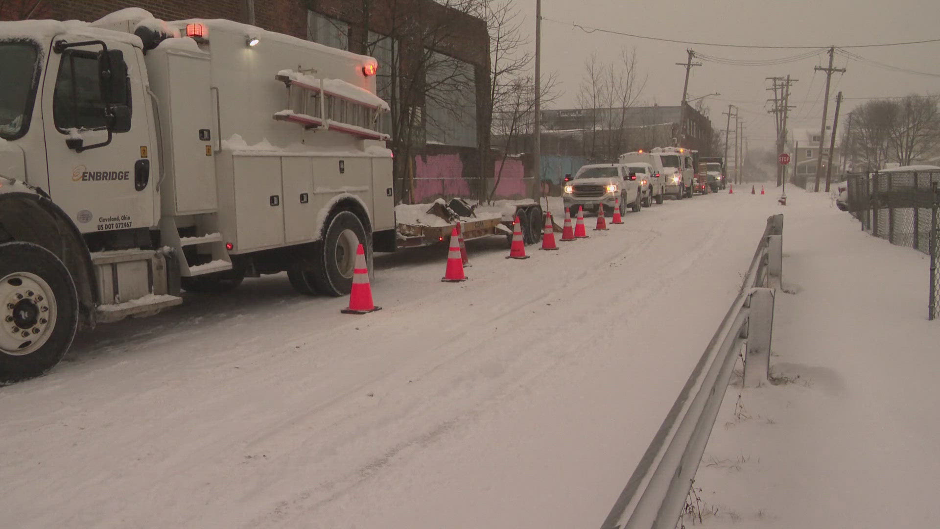 Gas leak shuts down part of Maywood Avenue in Cleveland after crash