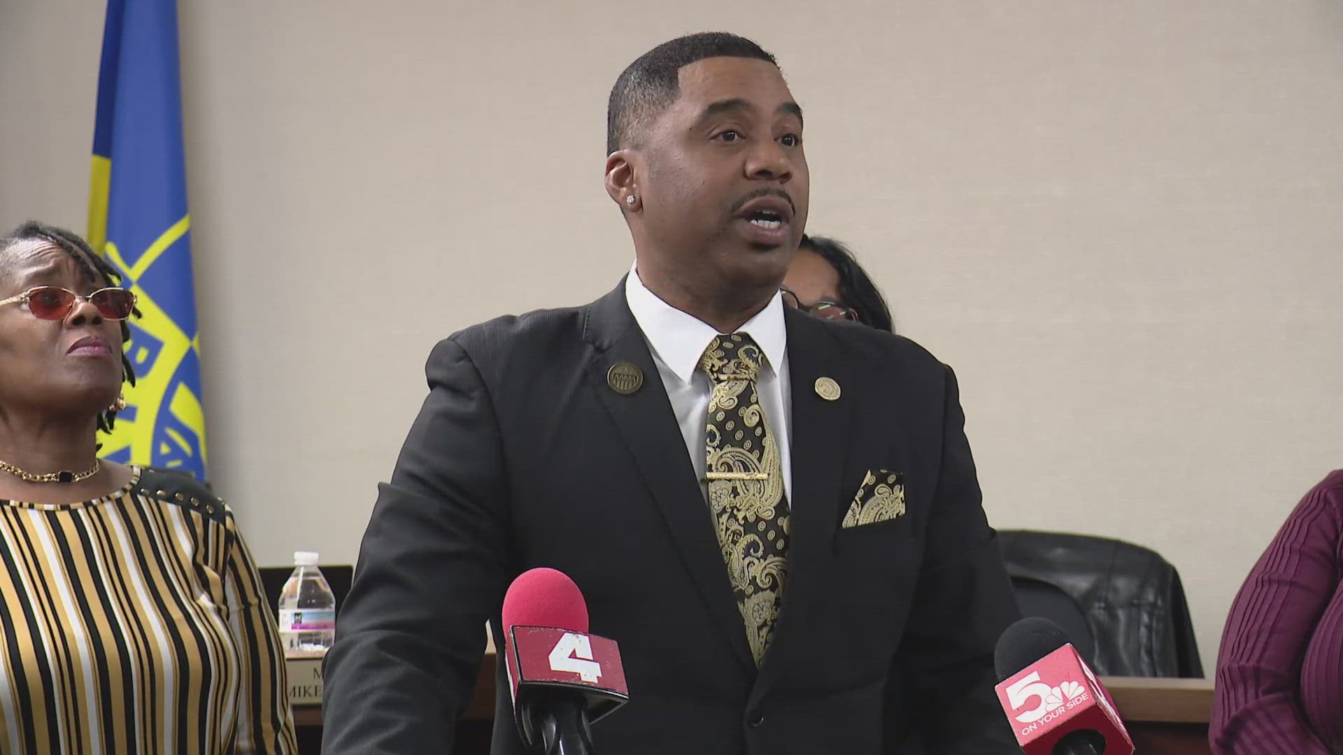 Sex charges announced against Riverview mayor