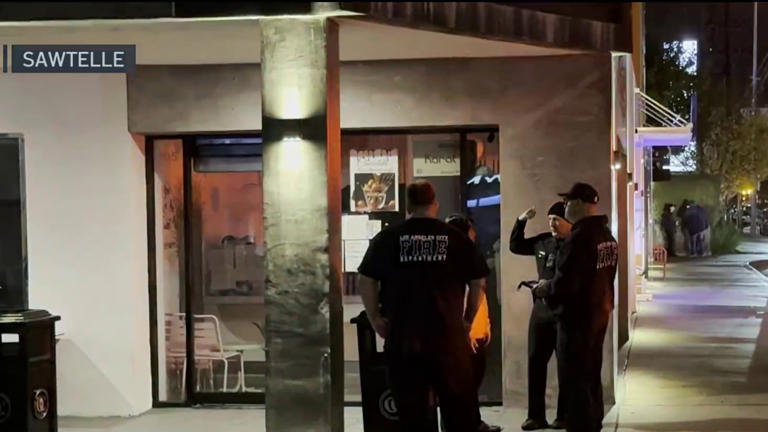 Burglar shot by homeowner when breaking into Valley Village home ...