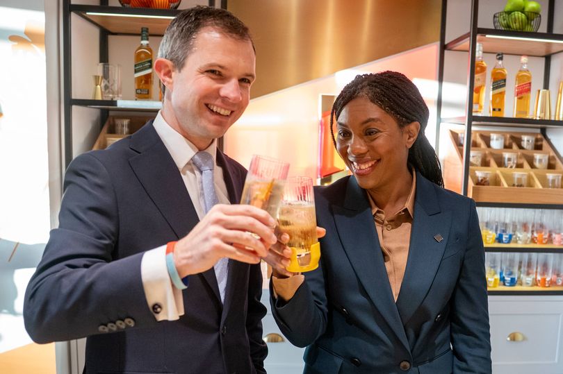 Robert Jenrick attacks Tories as 'failed' party as he defects to Reform