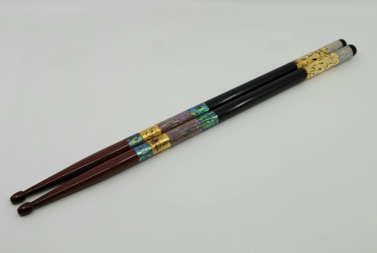 President Lee Jae-myung gifts najeonchilgi drum stick to Japan's Takaichi