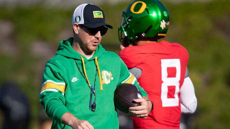 Oregon transfer quarterback could join forces with former Ducks coordinator