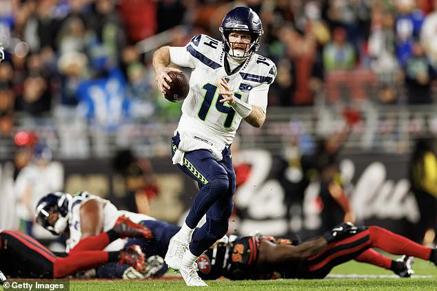 Seattle Seahawks suffer huge injury scare ahead of playoff showdown ...