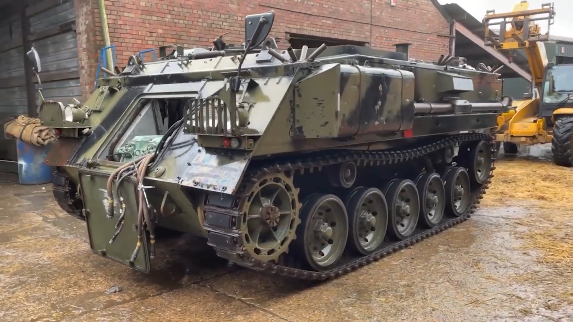 Installing a Rolls-Royce engine in an FV432 armoured carrier