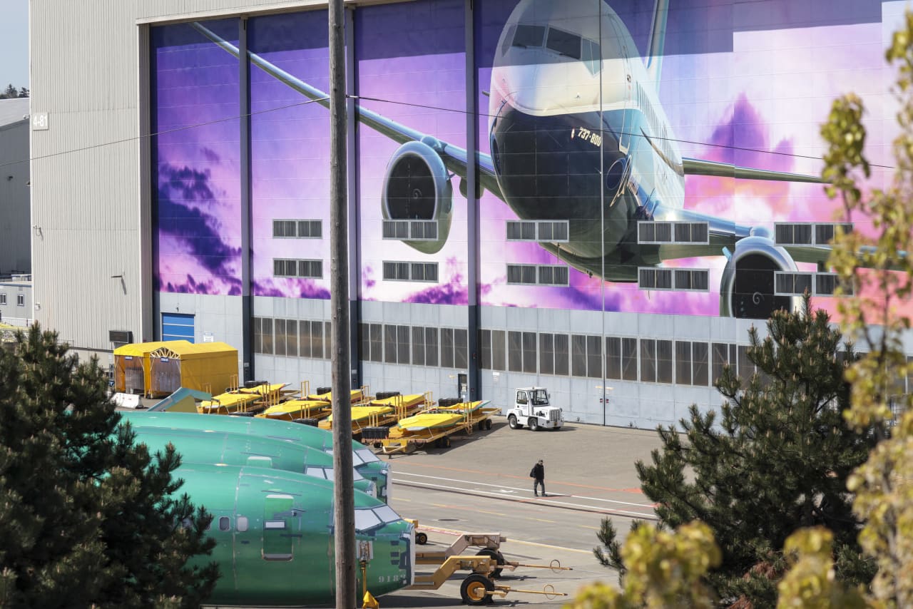 Boeing stock rises after NTSB crash report. Analysts remain bullish.