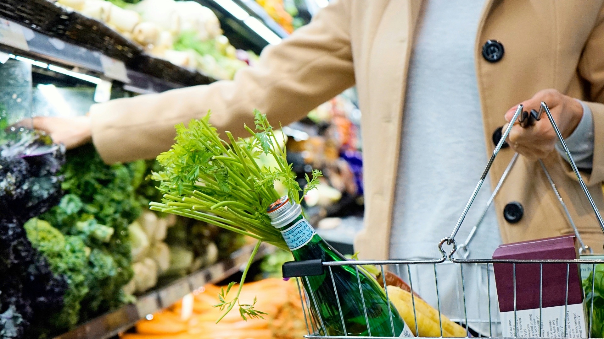10 groceries you should always buy fresh & 10 you can buy frozen or canned