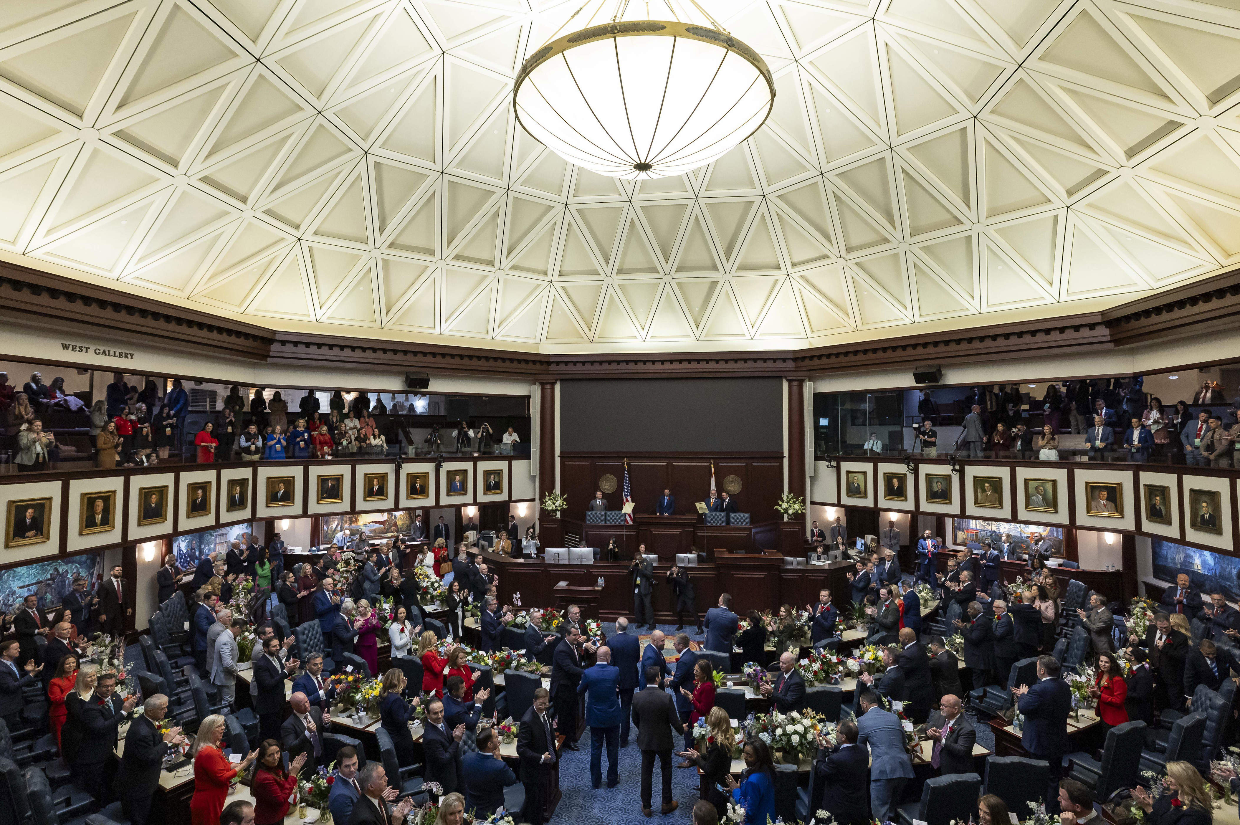 Property tax cuts gain momentum in Tallahassee. What it could mean for ...