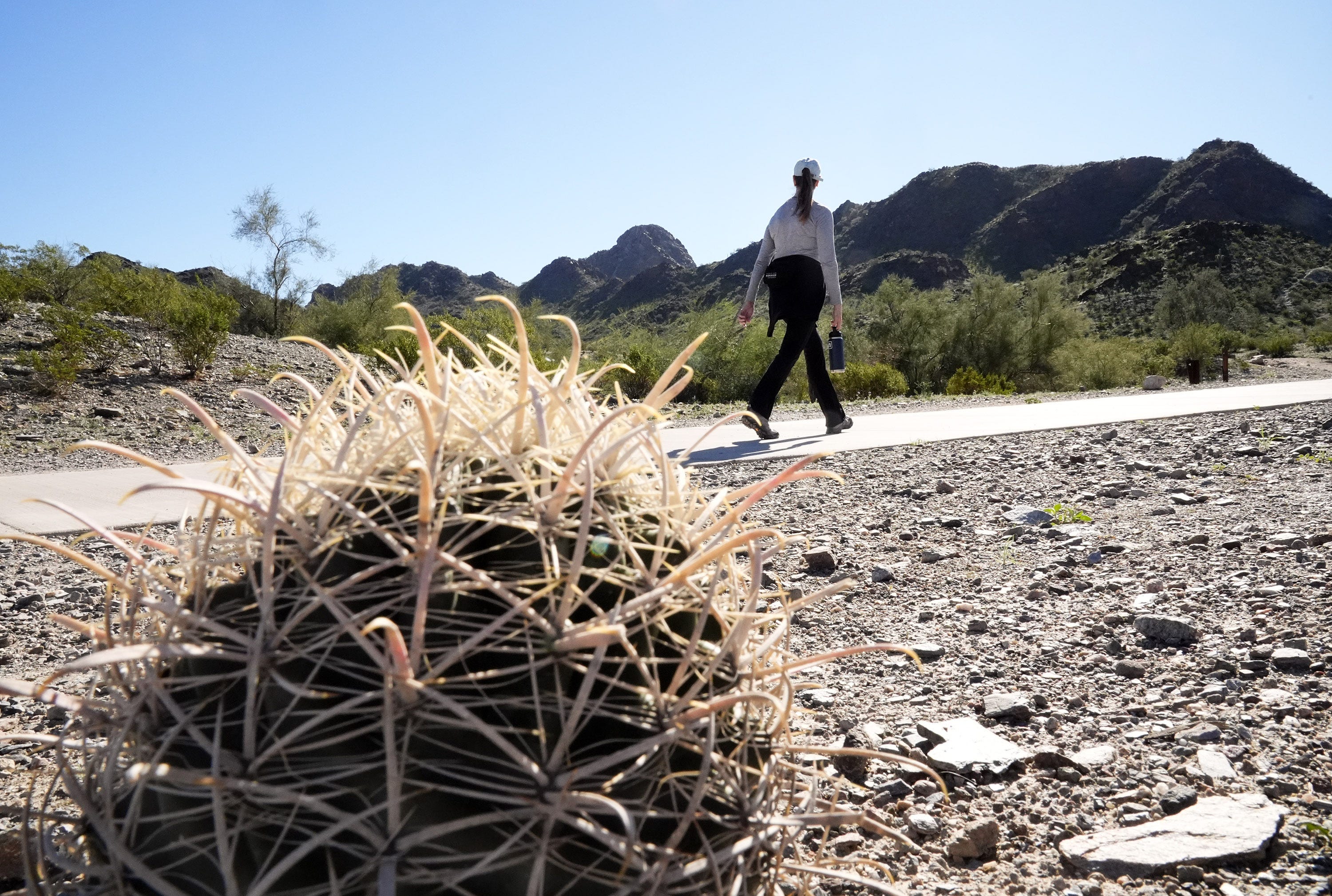 Temperatures to drop, light showers expected in metro Phoenix