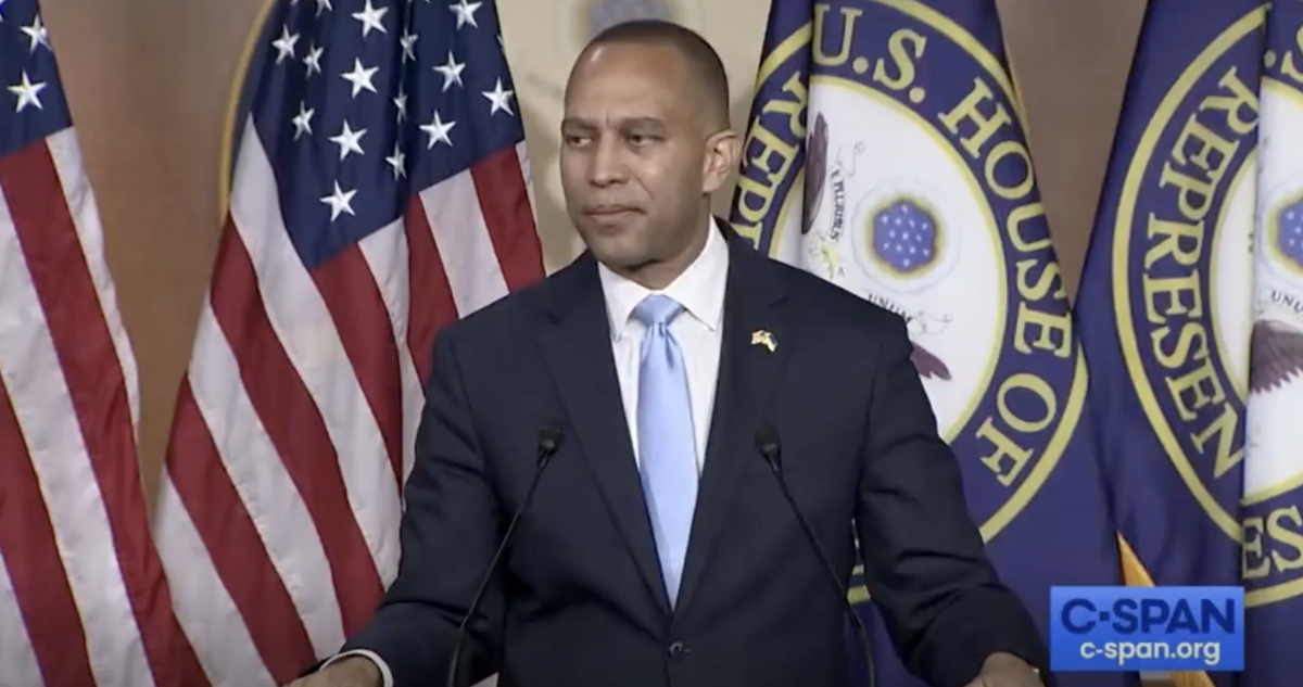 Hakeem Jeffries claps back at Stephen Miller's claims of ICE immunity ...