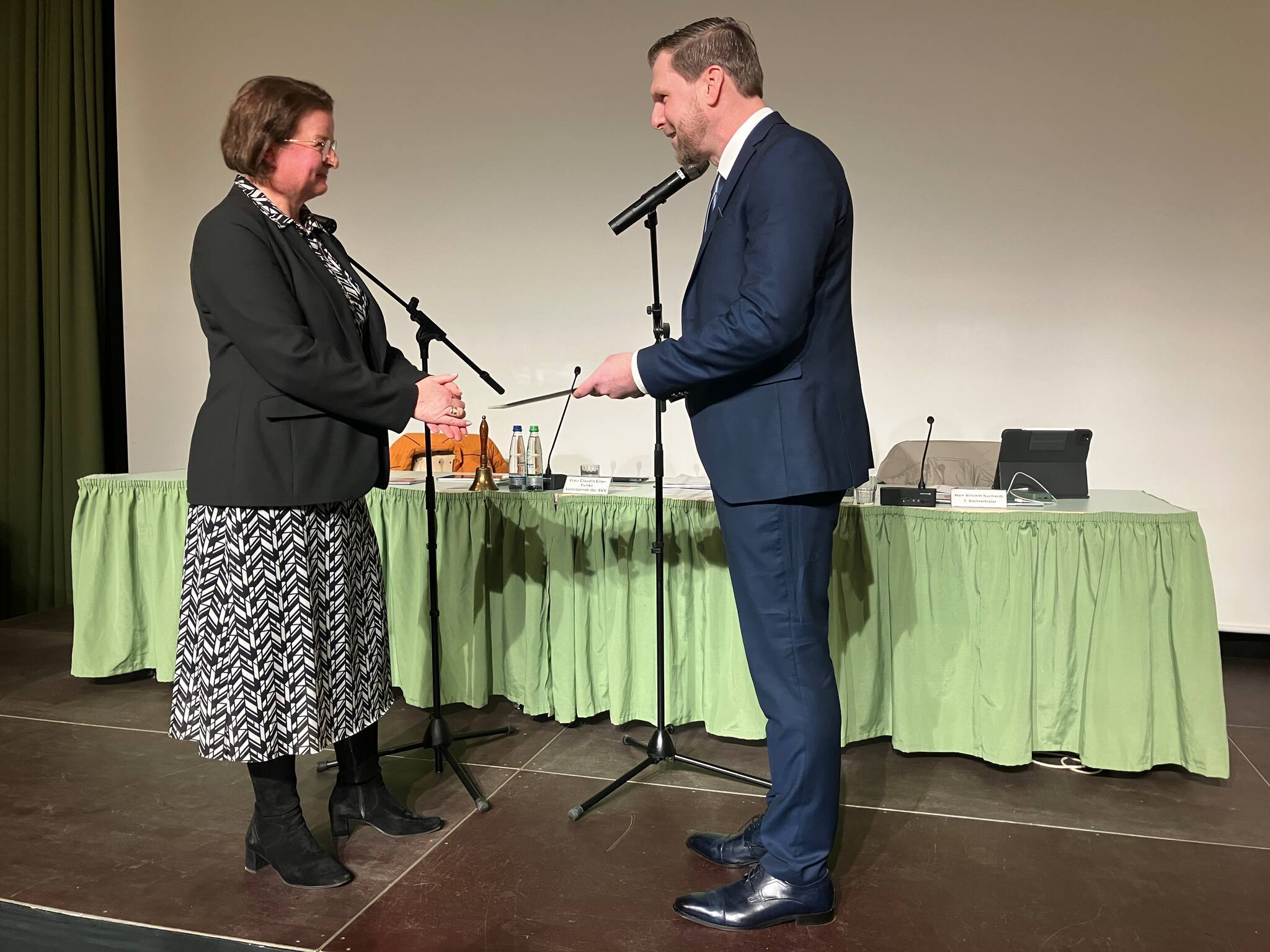 Teltow im Vordergrund: Freymuth offiziell als neuer Bürgermeister ...