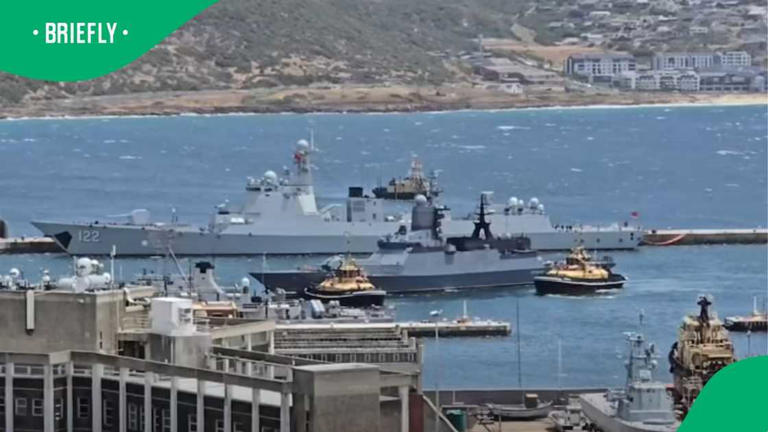 Here to save you: South African flag flying upside down on Russian ship ...