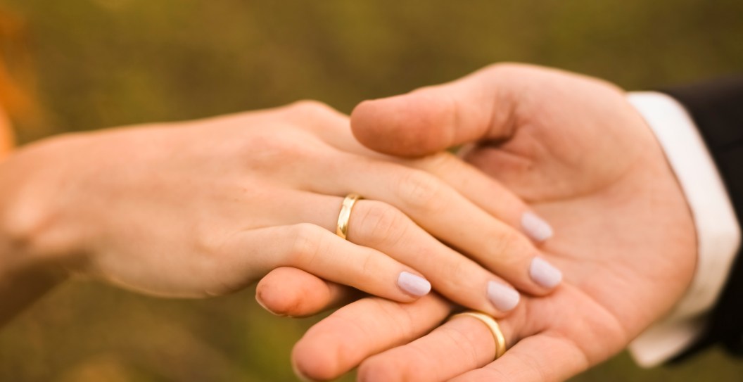 Couple reunited with lost wedding ring 5 years after dropping it into a ...