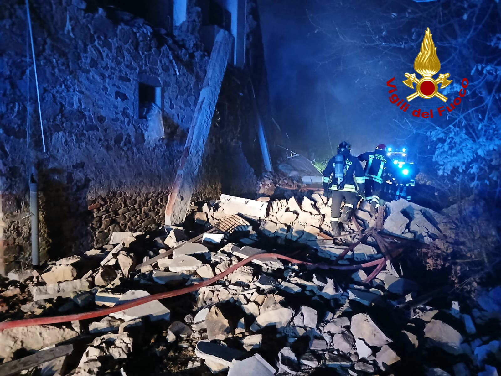 Crolla una palazzina nell'Aretino: tre feriti, di cui due gravi