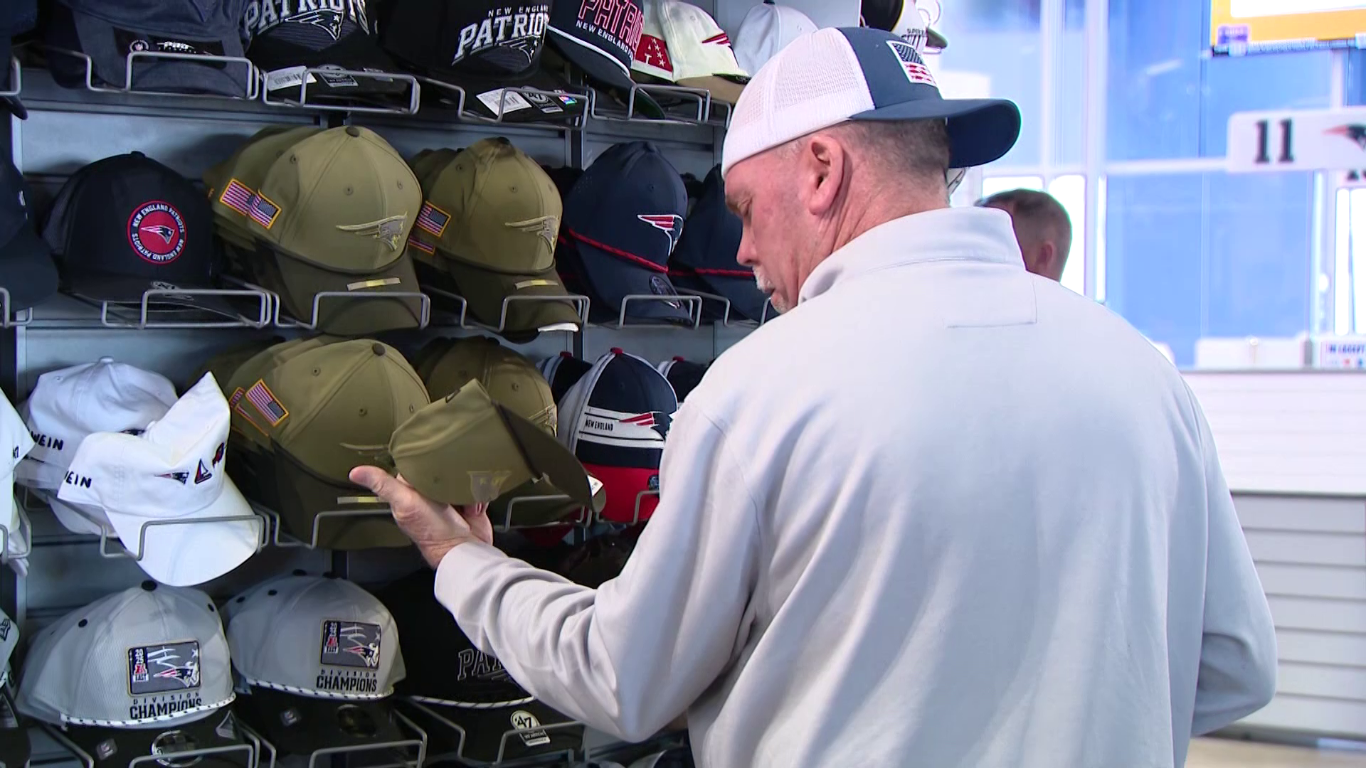 Patriots fans head to Gillette to gear up before big game
