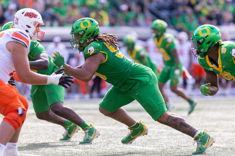 Former Oregon defensive tackle Tionne Gray commits to Notre Dame